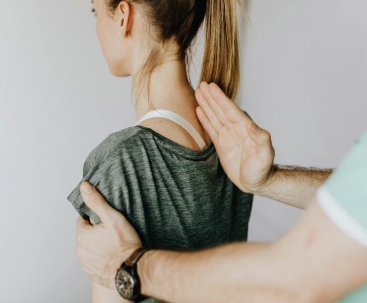 Naprapat i köping när kroppen behöver professionell hjälp